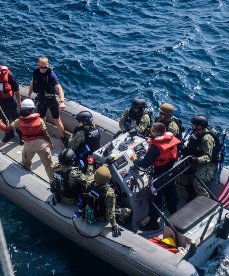 US Navy conducts provocative military exercises off Yemeni coast ...