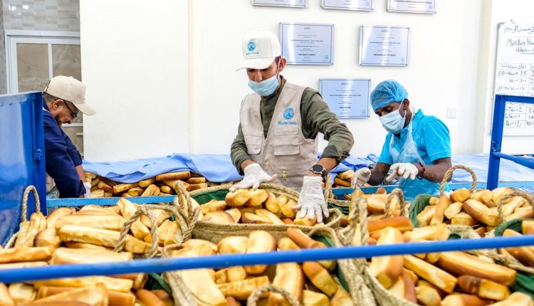 Pro-UAE factions deprive thousands of poor people of bread in Aden ...